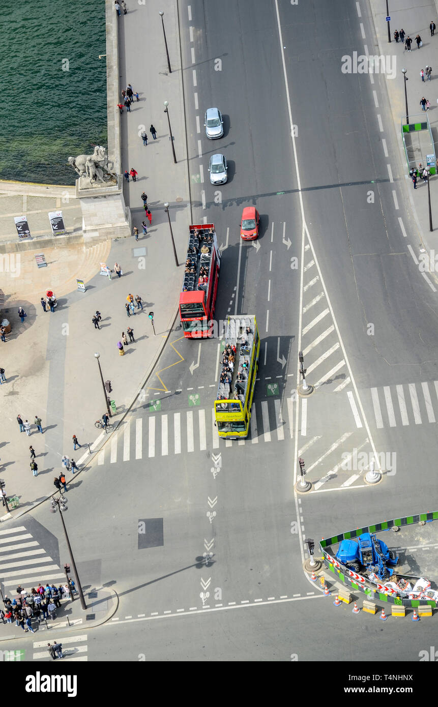 Tour bus paris hi-res stock photography and images - Alamy