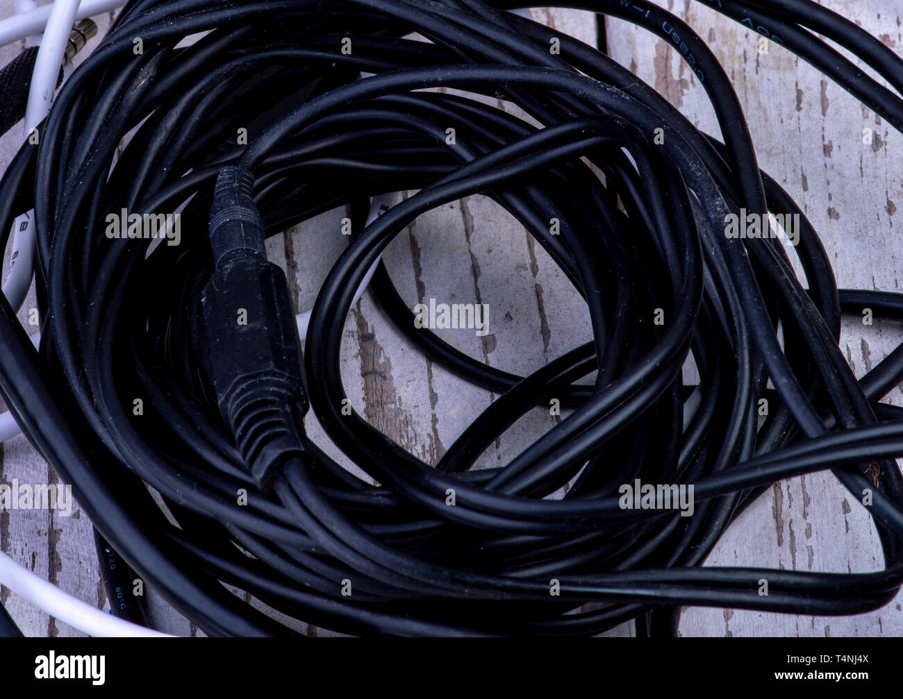 Computer cable clutter hi-res stock photography and images - Alamy
