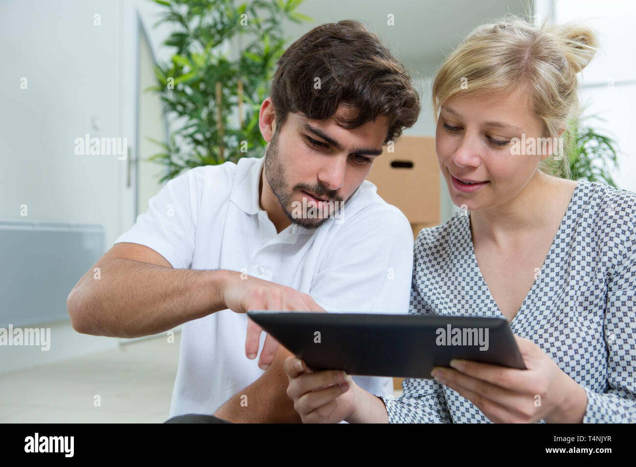 Moved in new house couple hi-res stock photography and images - Alamy