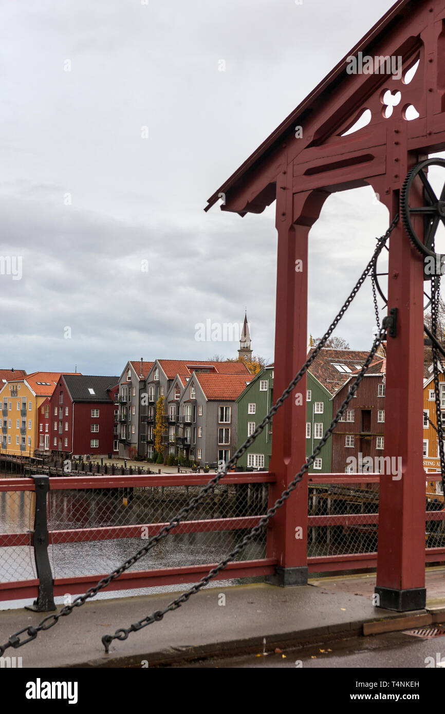 Old Town Bridge (Gamle Bybro) over the Nidelva River, and Bakklandet ...