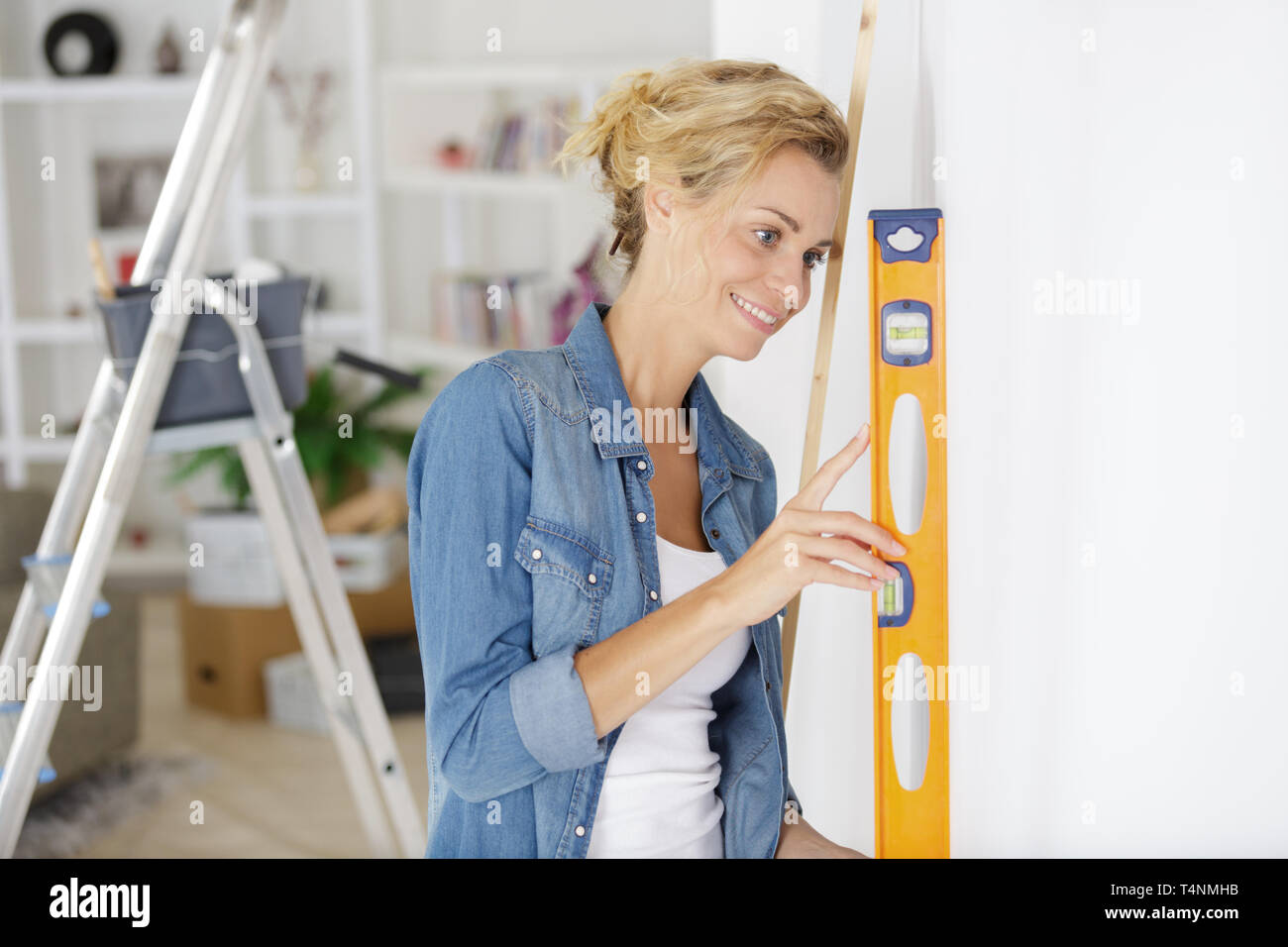 woman measuring a wall Stock Photo - Alamy