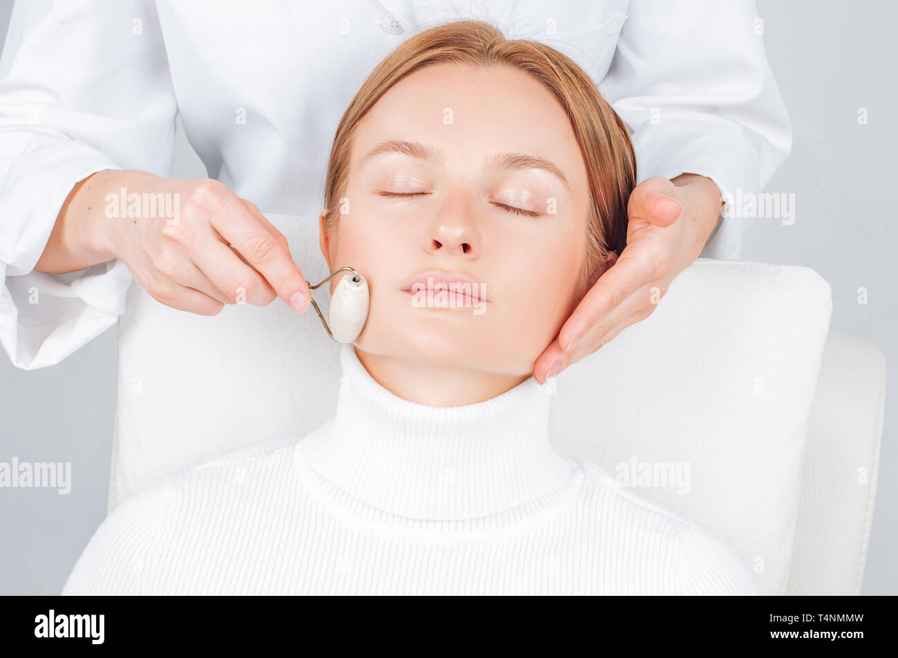 Face Massage Beautiful Woman Having Facial Beauty Treatment
