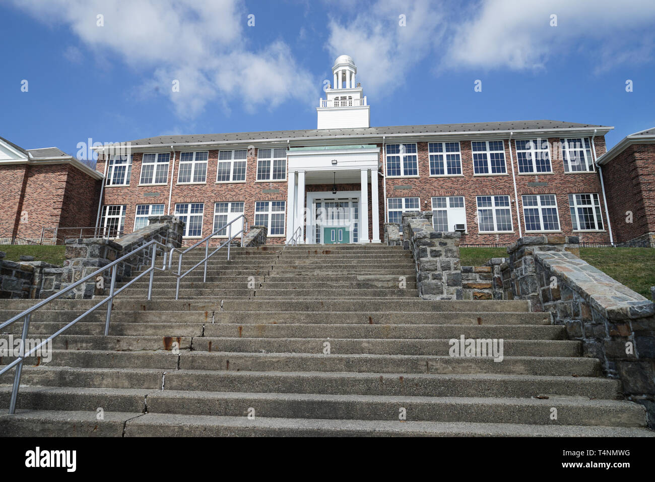 Old school building exterior hi-res stock photography and images - Alamy