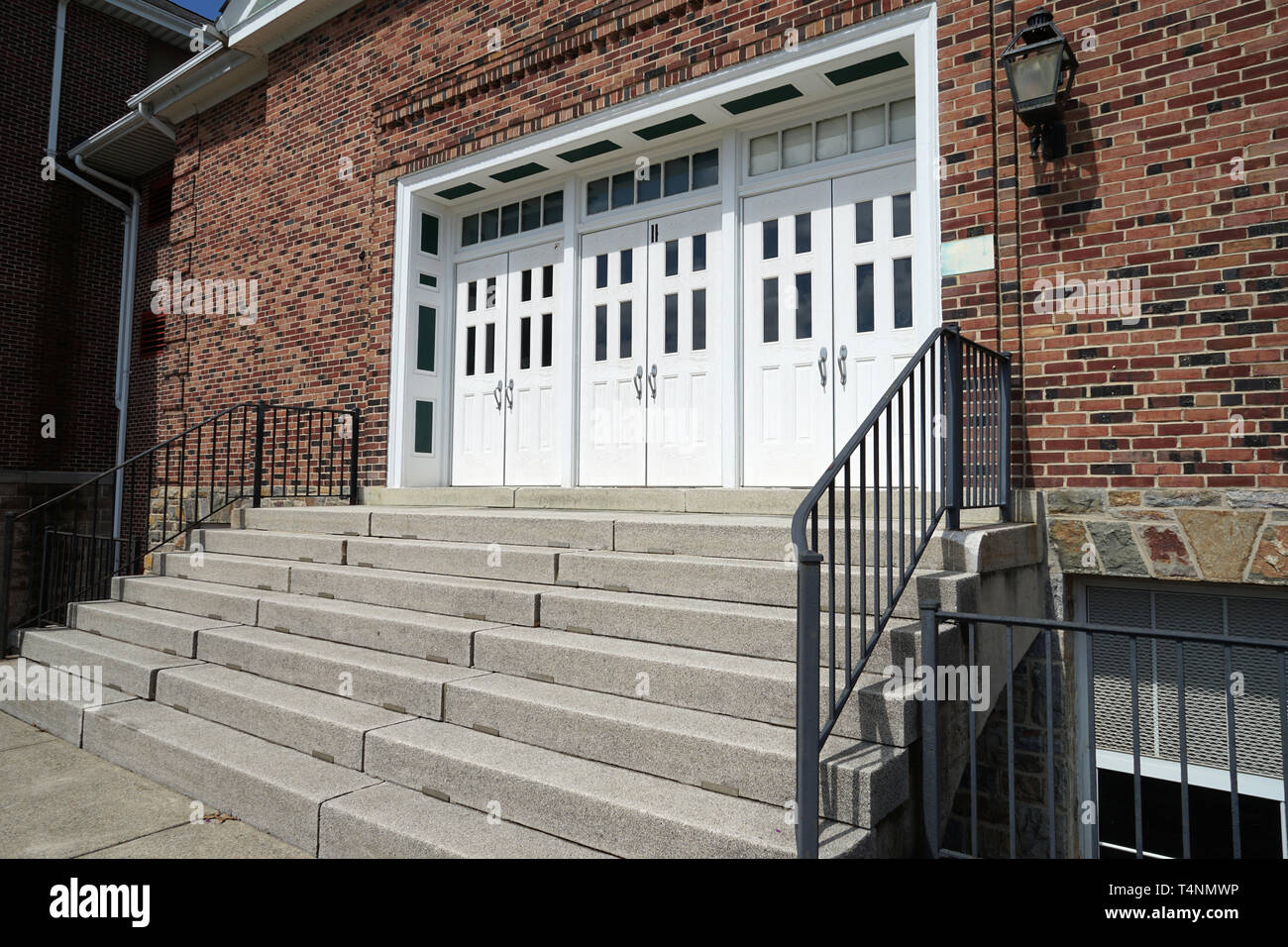 Old school building exterior hi-res stock photography and images - Alamy