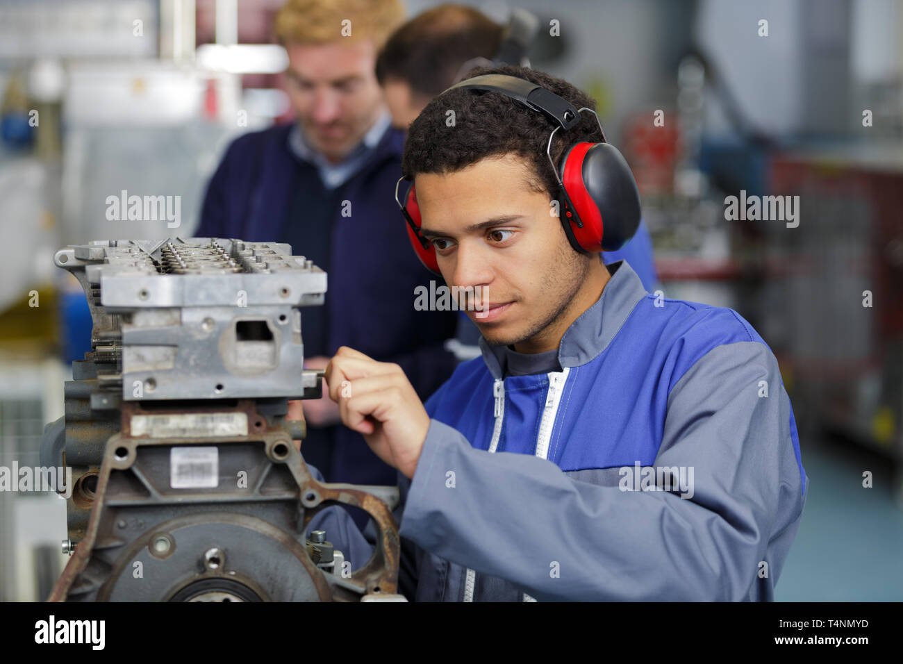 Machinery troubleshooting hi-res stock photography and images - Alamy