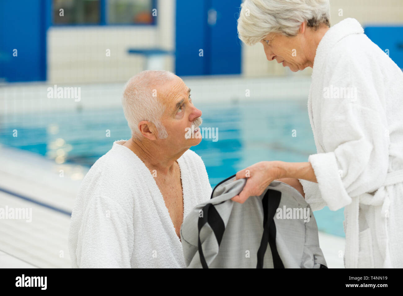 Senior citizens swimming hi-res stock photography and images - Alamy