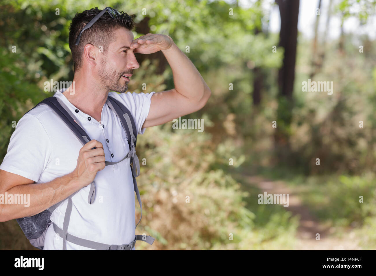 Man shading eyes hi-res stock photography and images - Alamy