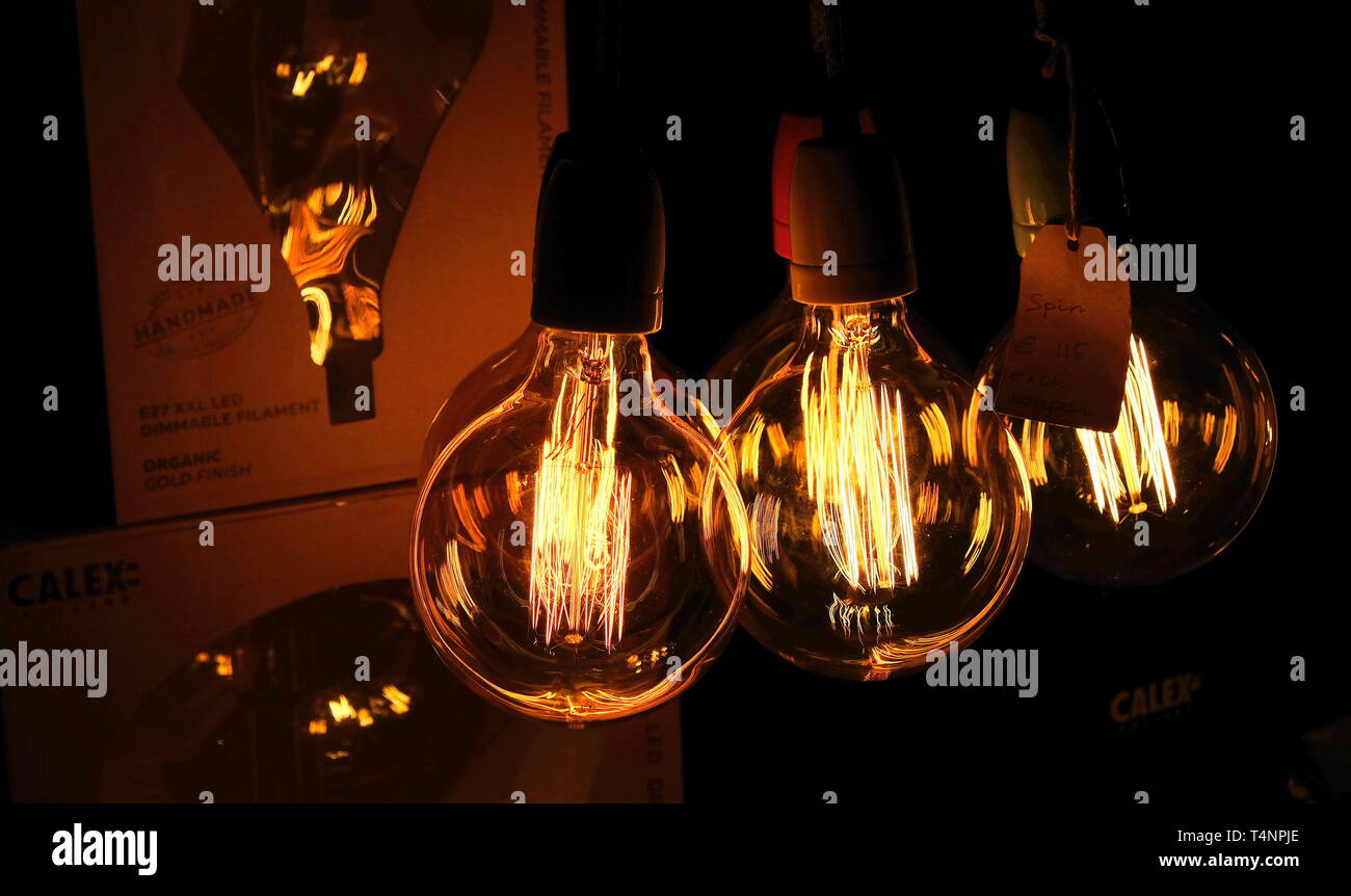 Yellow glowing bulbs in the dark at a christmas market Stock Photo - Alamy