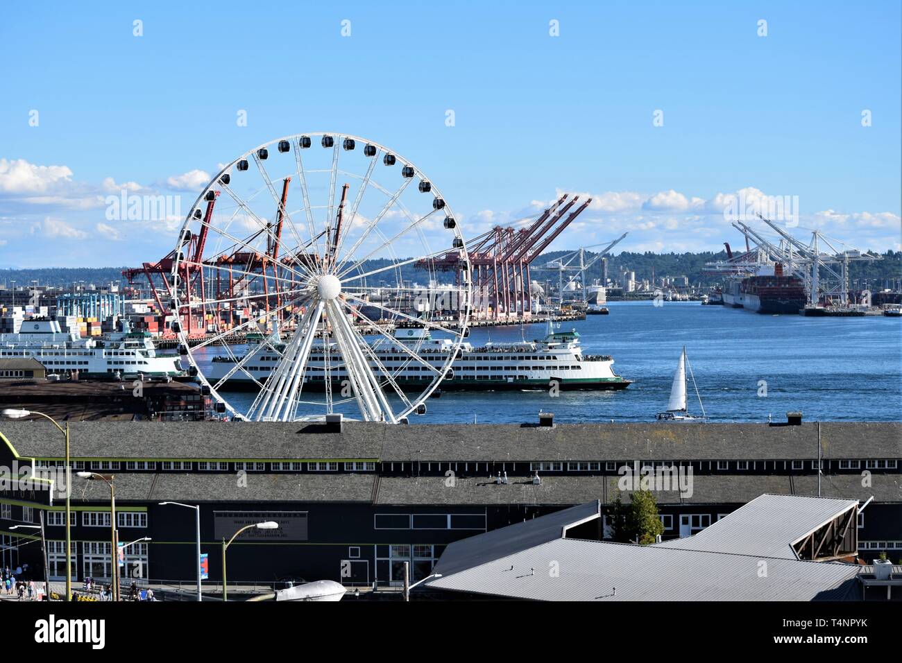 Busy seaport hi-res stock photography and images - Alamy