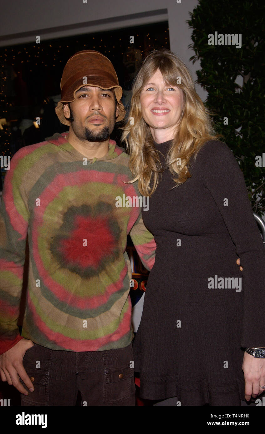 LOS ANGELES, CA. December 16, 2004: Actress LAURA DERN & husband BEN ...