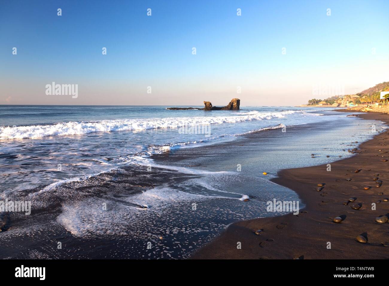 El tunco beach famous rock hi-res stock photography and images - Alamy