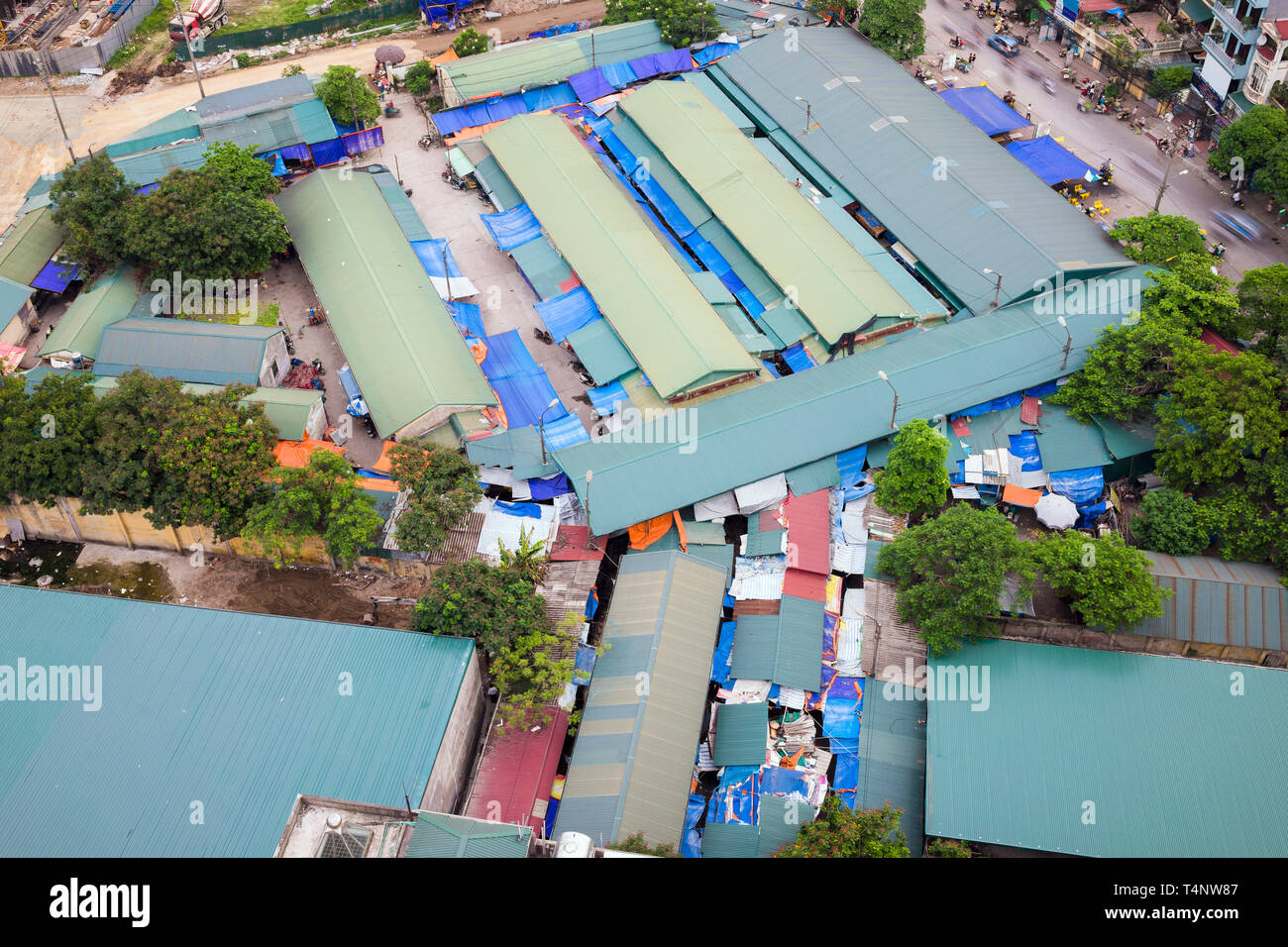 Hanoi market roof hi-res stock photography and images - Alamy