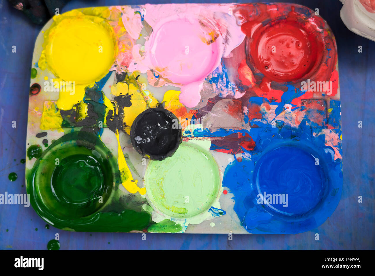 Tray of watercolour for children to learn painting Stock Photo - Alamy