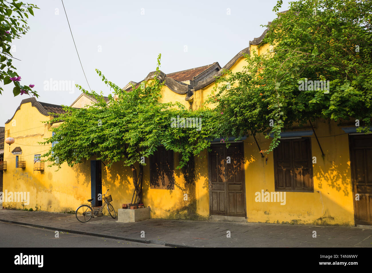 Street view with old houses in Hoi An ancient town, UNESCO world ...