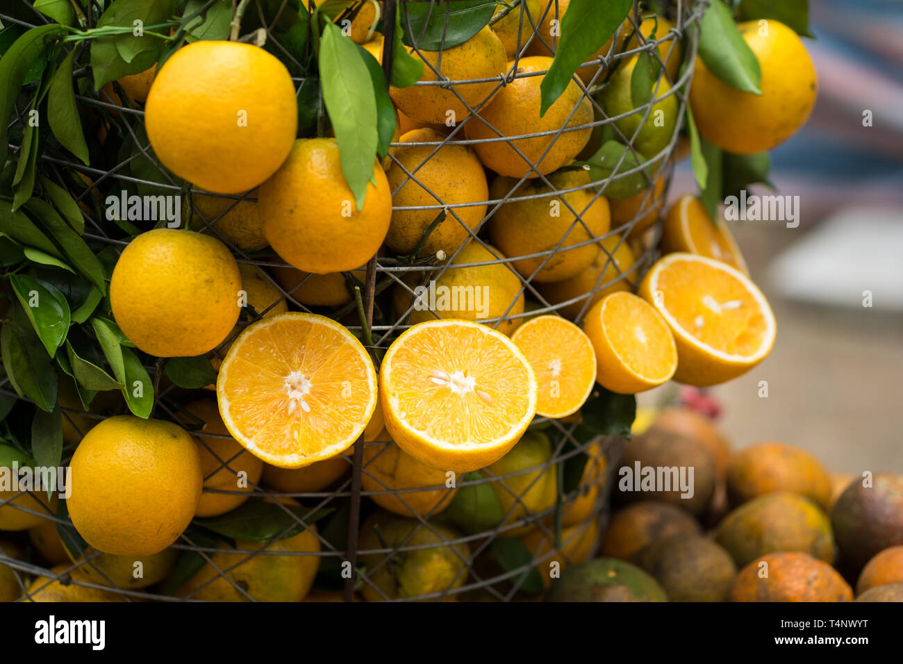 Vietnamese green and yellow oranges hi-res stock photography and images ...