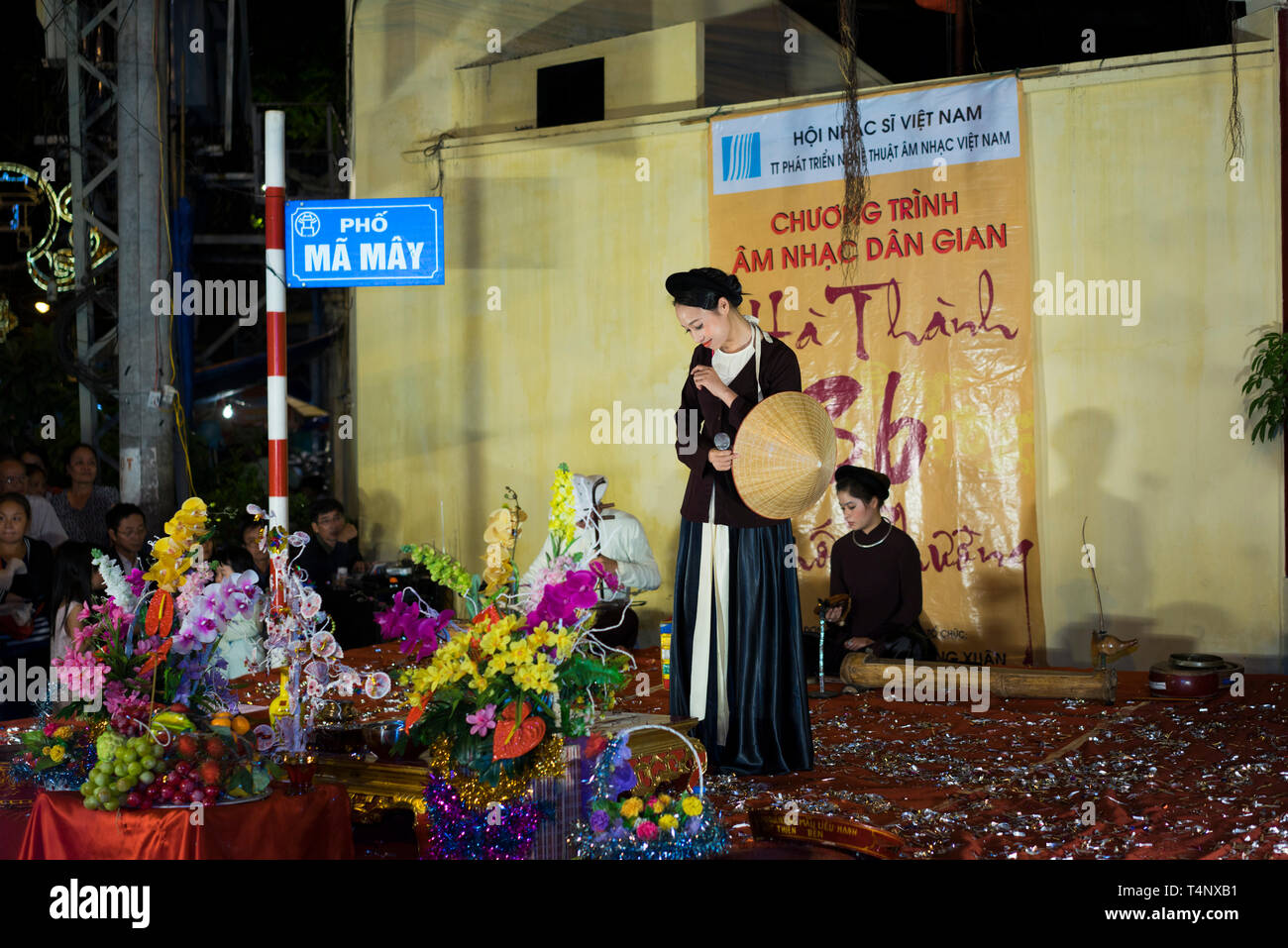 Vietnamese Singer High Resolution Stock Photography and Images - Alamy
