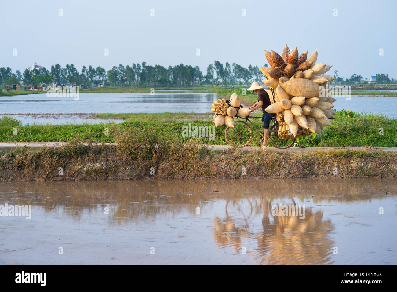 Vietnamese fish farming High Resolution Stock Photography and Images ...