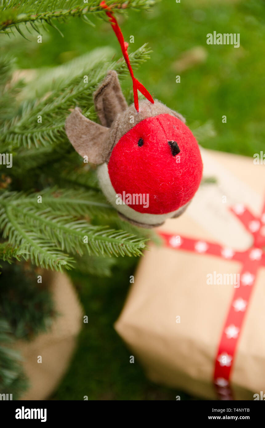 Robin decoration hi-res stock photography and images - Alamy