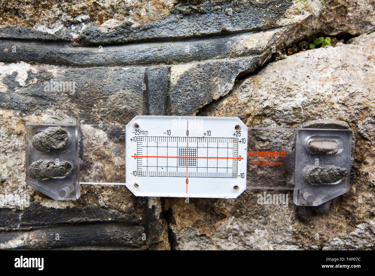 A device for measuring how a crack is growing in a retaining wall in St ...
