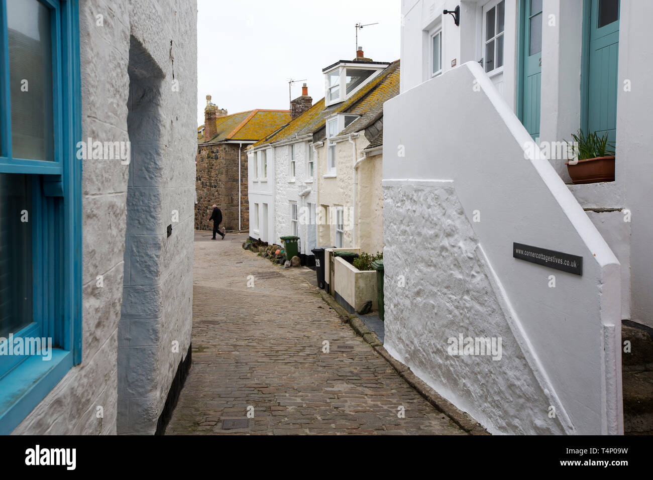 An old cobbled street in St Ives, Cornwall, UK Stock Photo - Alamy