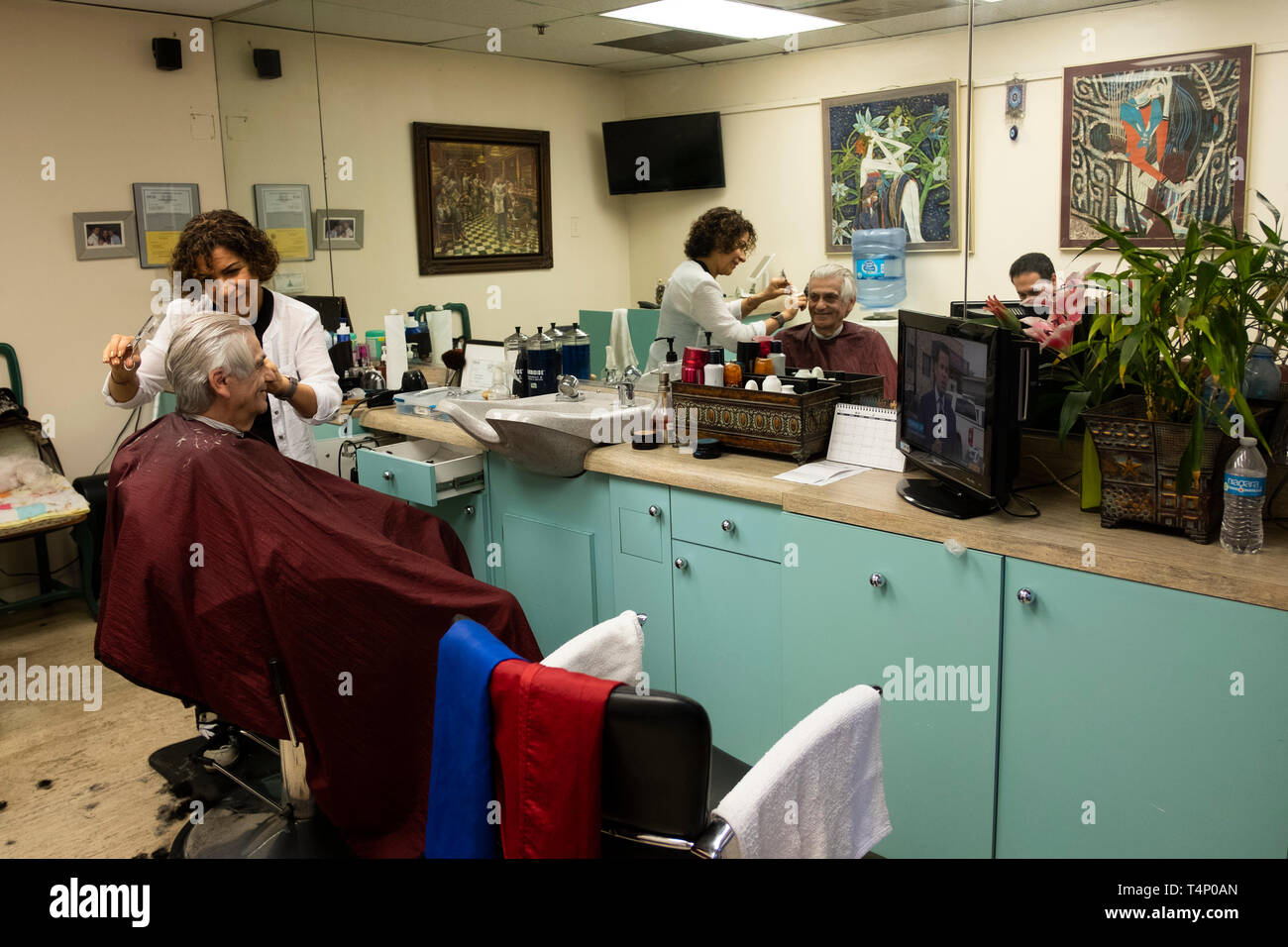 Barber downtown hi-res stock photography and images - Alamy