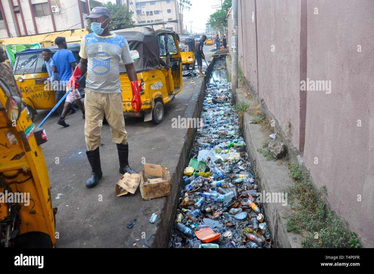 Drainage mask hi-res stock photography and images - Alamy