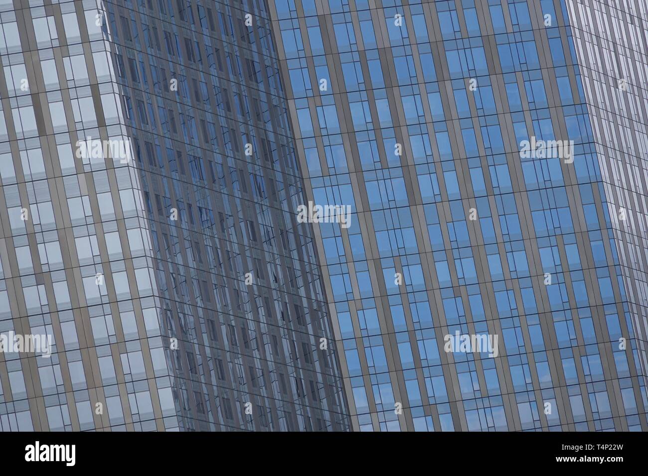 Lines of windows hi-res stock photography and images - Alamy