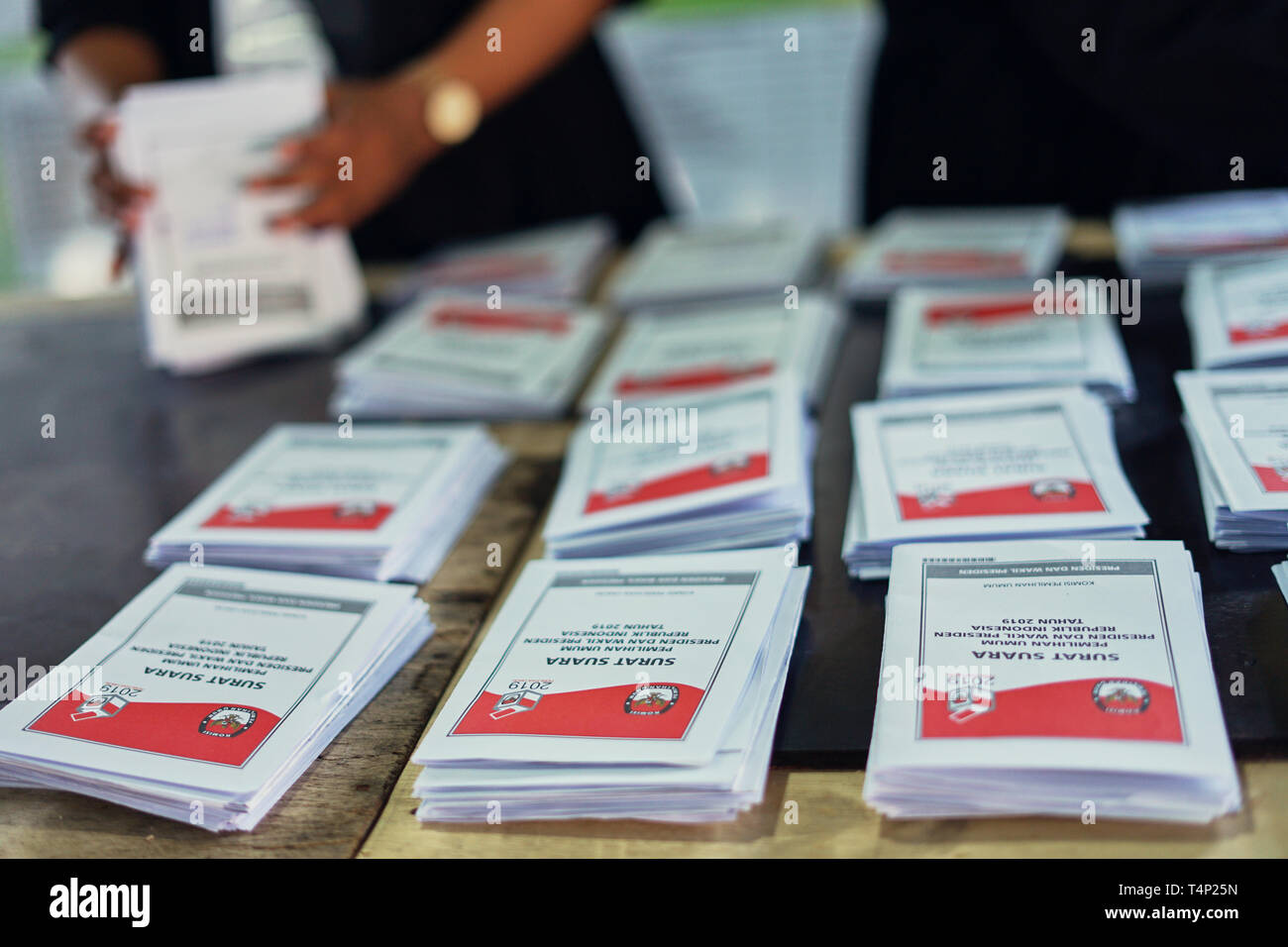 Indian voting polling booth hi-res stock photography and images - Alamy