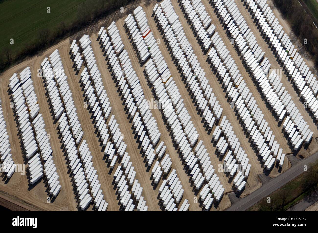 Semi trailer trucks hi-res stock photography and images - Alamy