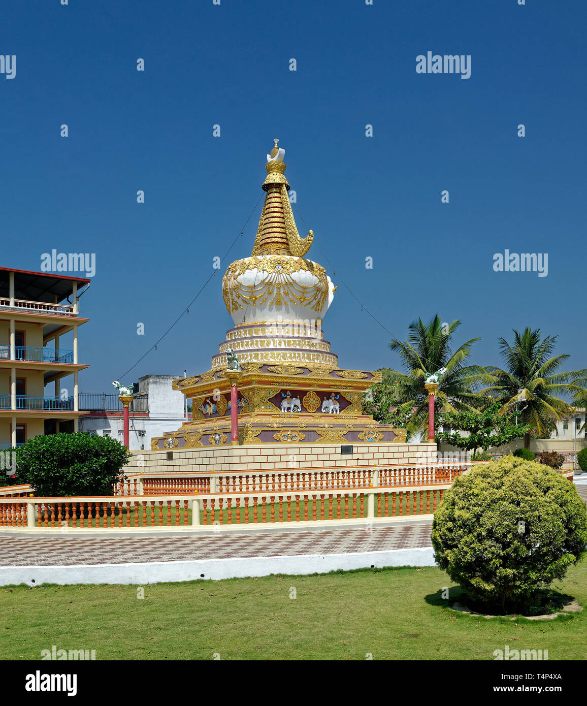 Stupa architecture hi-res stock photography and images - Alamy