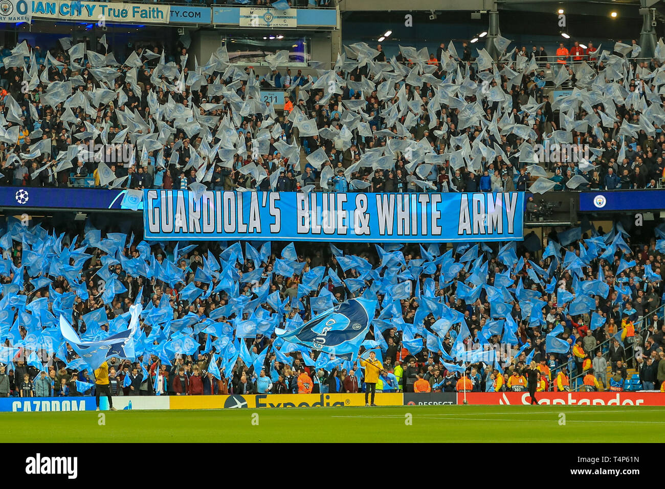 Etihad Stadium Crowd Stock Photos & Etihad Stadium Crowd Stock Images ...