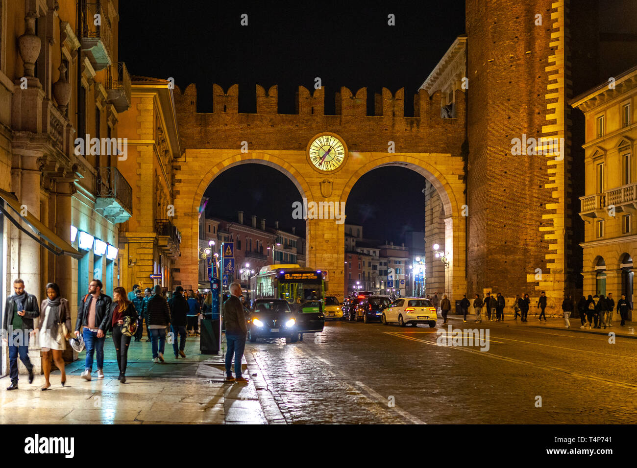 Medieval gates verona hi-res stock photography and images - Alamy