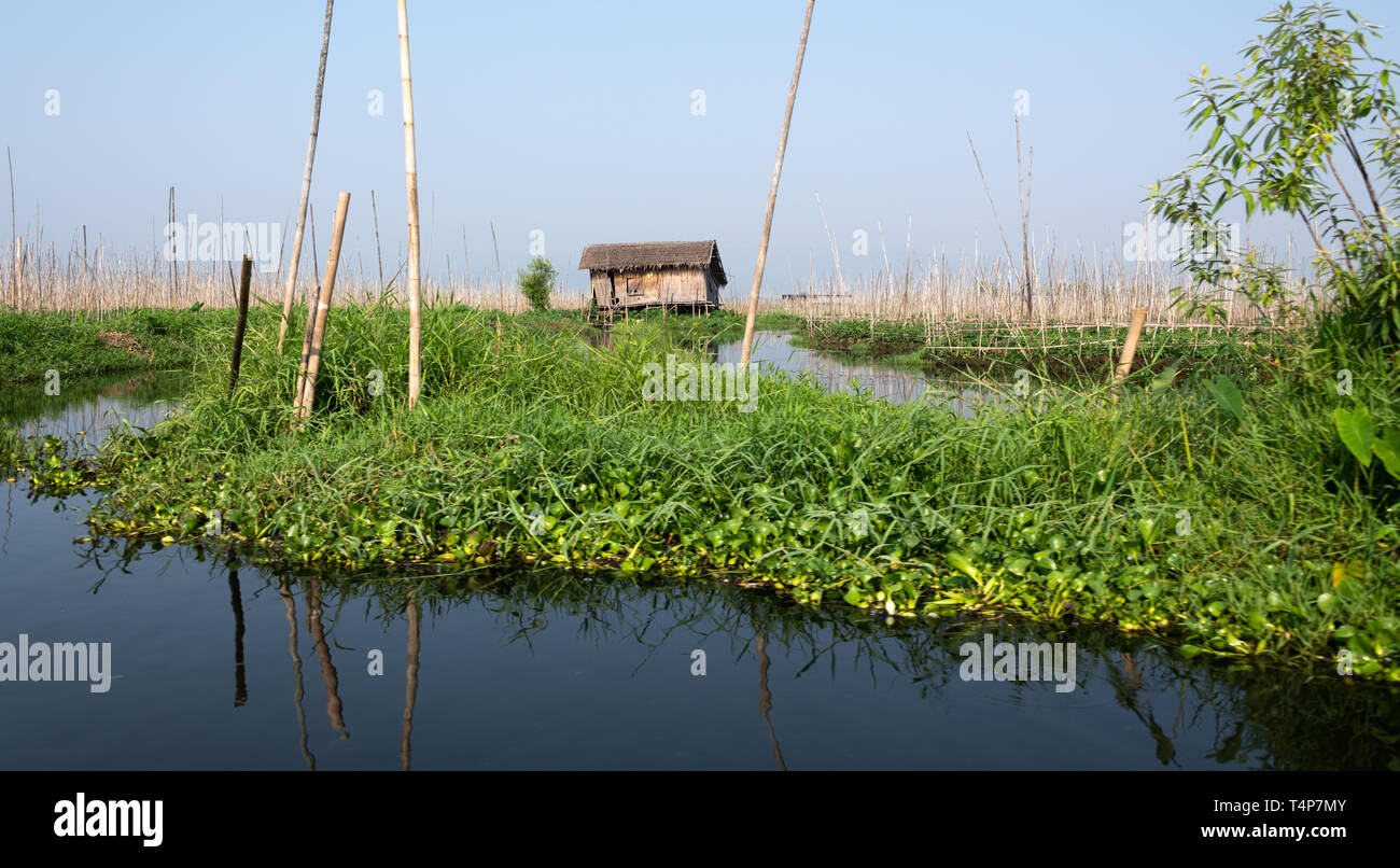 Stilt houses on Inle Lake in central Myanmar Stock Photo - Alamy