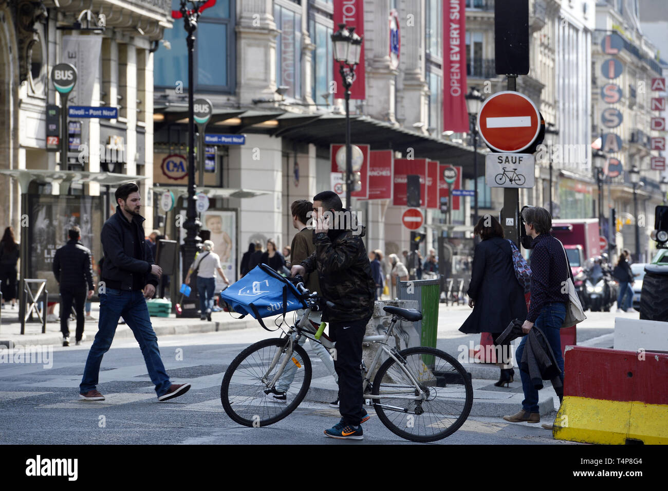 Pedestrians struggling in paris hi-res stock photography and images - Alamy
