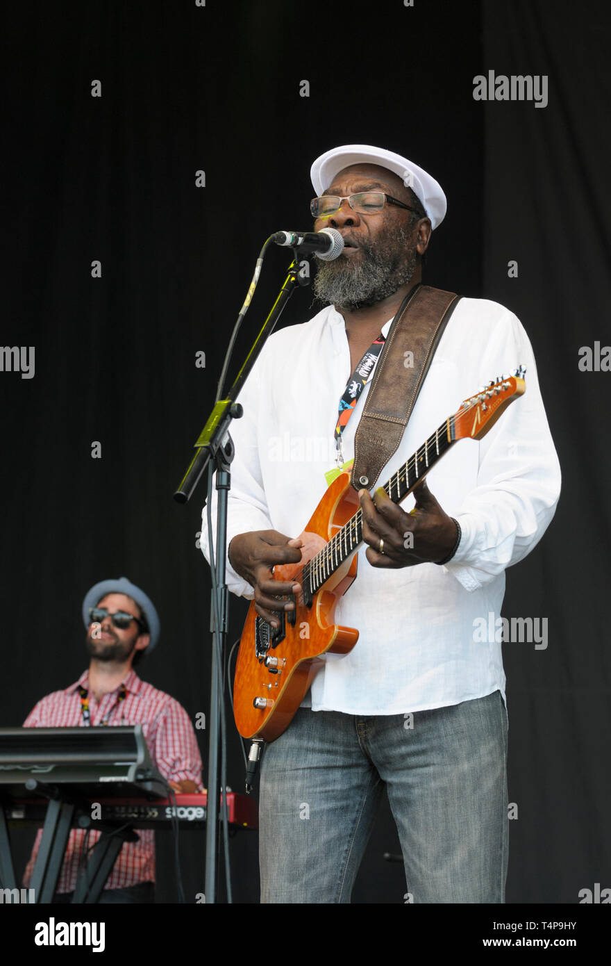 Clinton fearon singer hi-res stock photography and images - Alamy