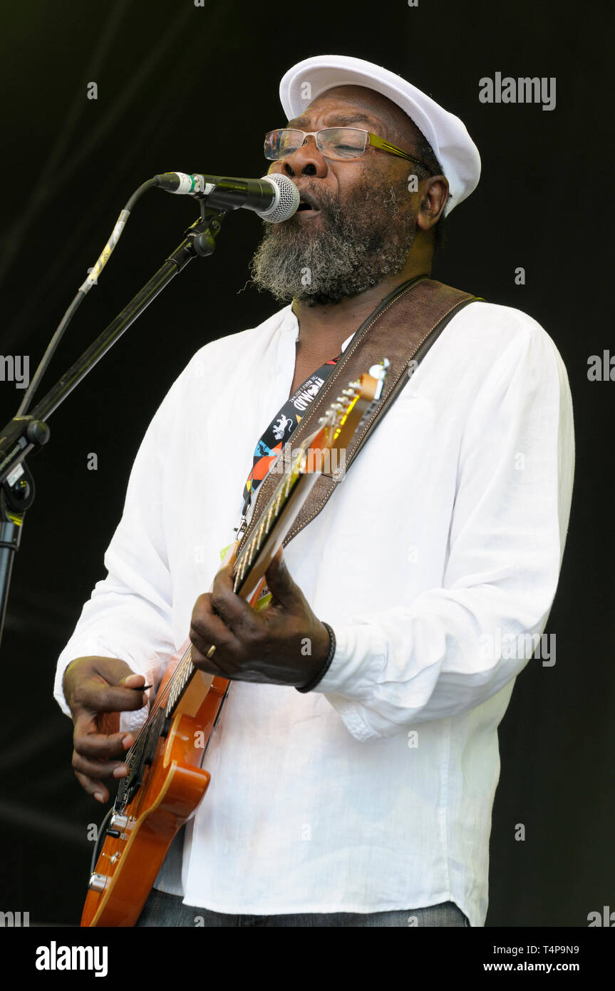 Clinton fearon singer hi-res stock photography and images - Alamy
