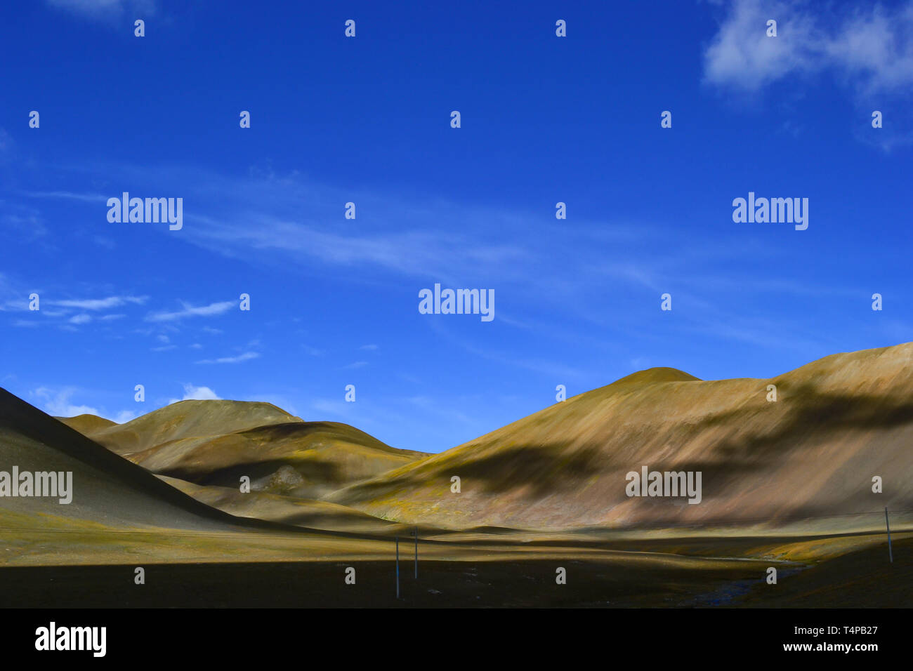 The landscape of Tibetan Plateau in Tibet, China Stock Photo - Alamy