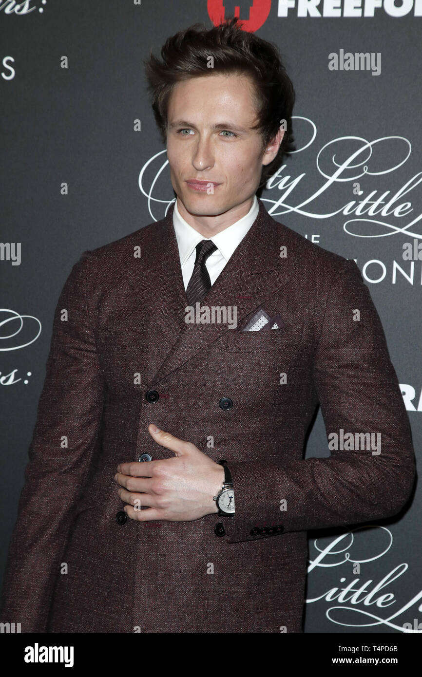 Cast members and other attendees arrive for the Pretty Little Liars The ...