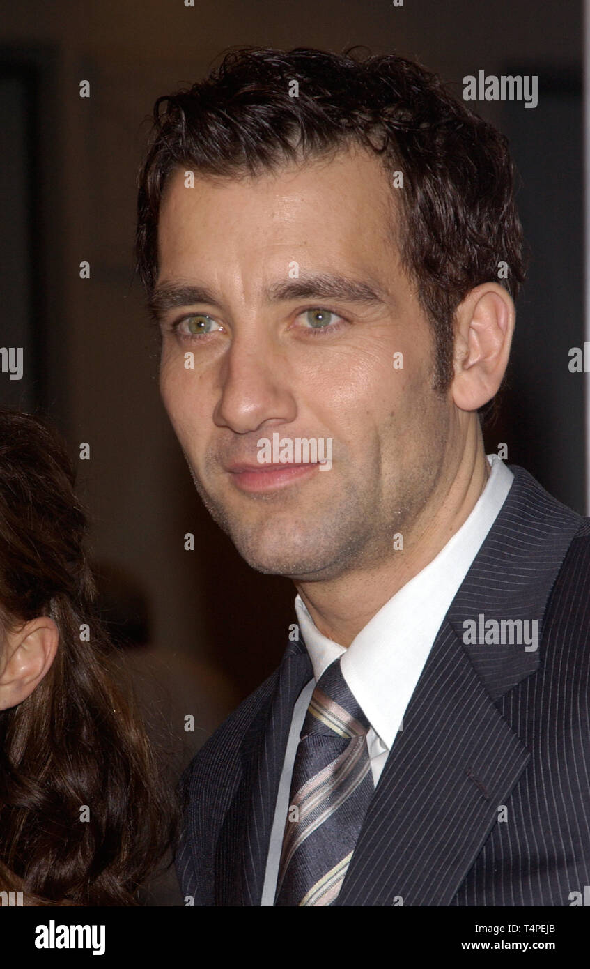 LOS ANGELES, CA. November 22, 2004: Los Angeles, CA: Actor CLIVE OWEN ...