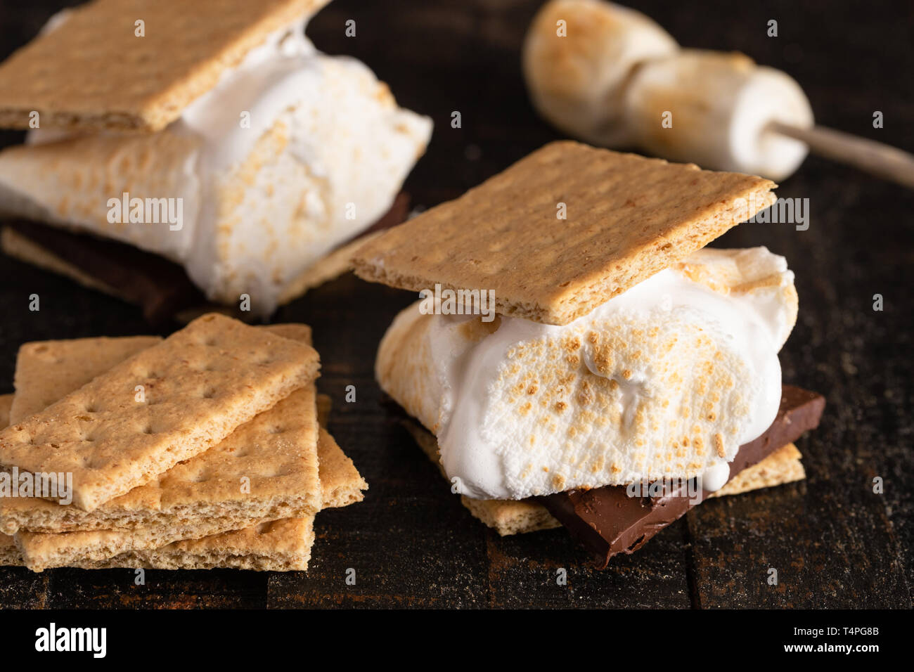 Toasting smores hi-res stock photography and images - Alamy