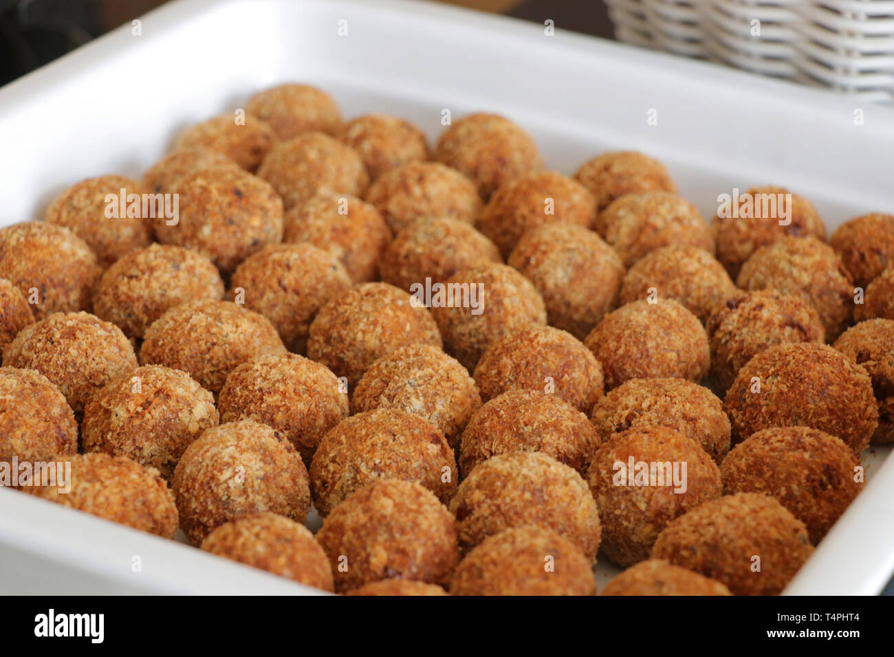 deep fried meat balls in a buffet counter Stock Photo - Alamy