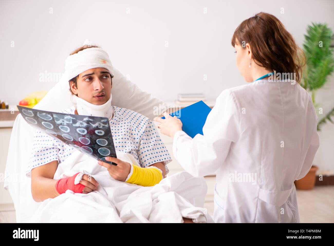 Doctor examining neck mri hi-res stock photography and images - Alamy