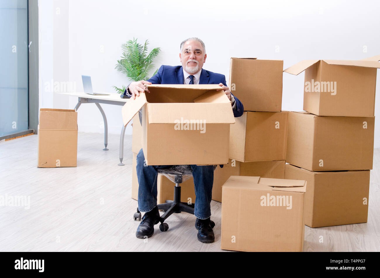 Aged businessman moving to new workplace Stock Photo - Alamy