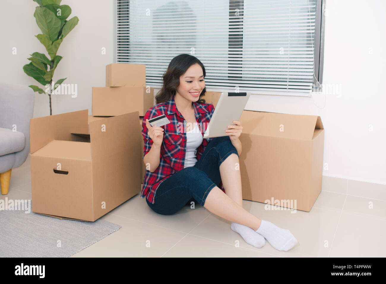 Moving in card hi-res stock photography and images - Alamy