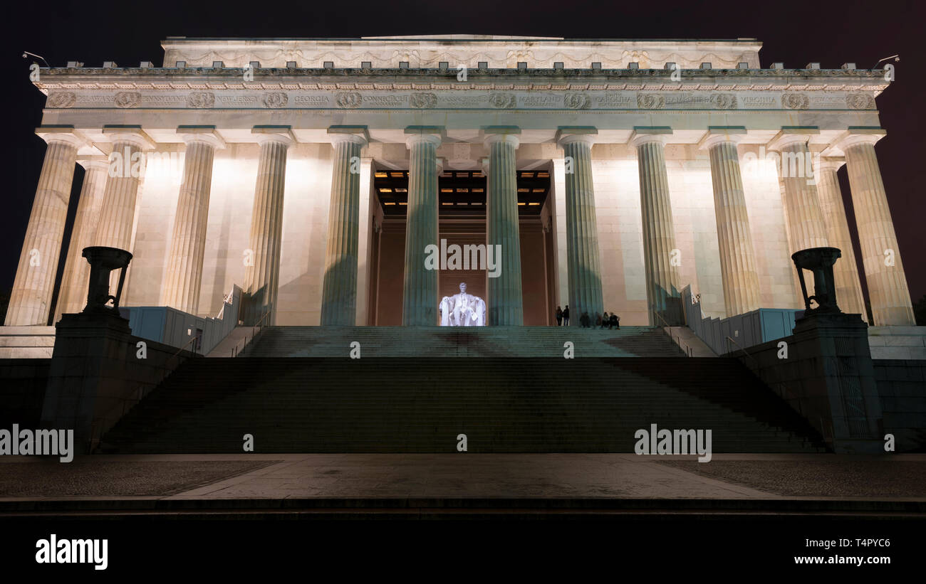 Night view war memorial hi-res stock photography and images - Alamy