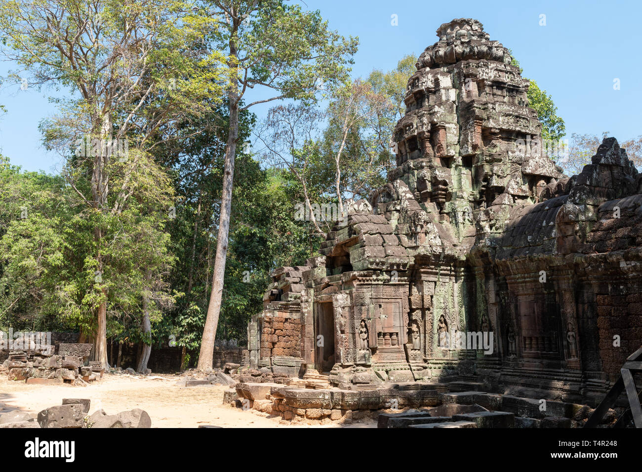 Carved stone face temple entrance hi-res stock photography and images ...