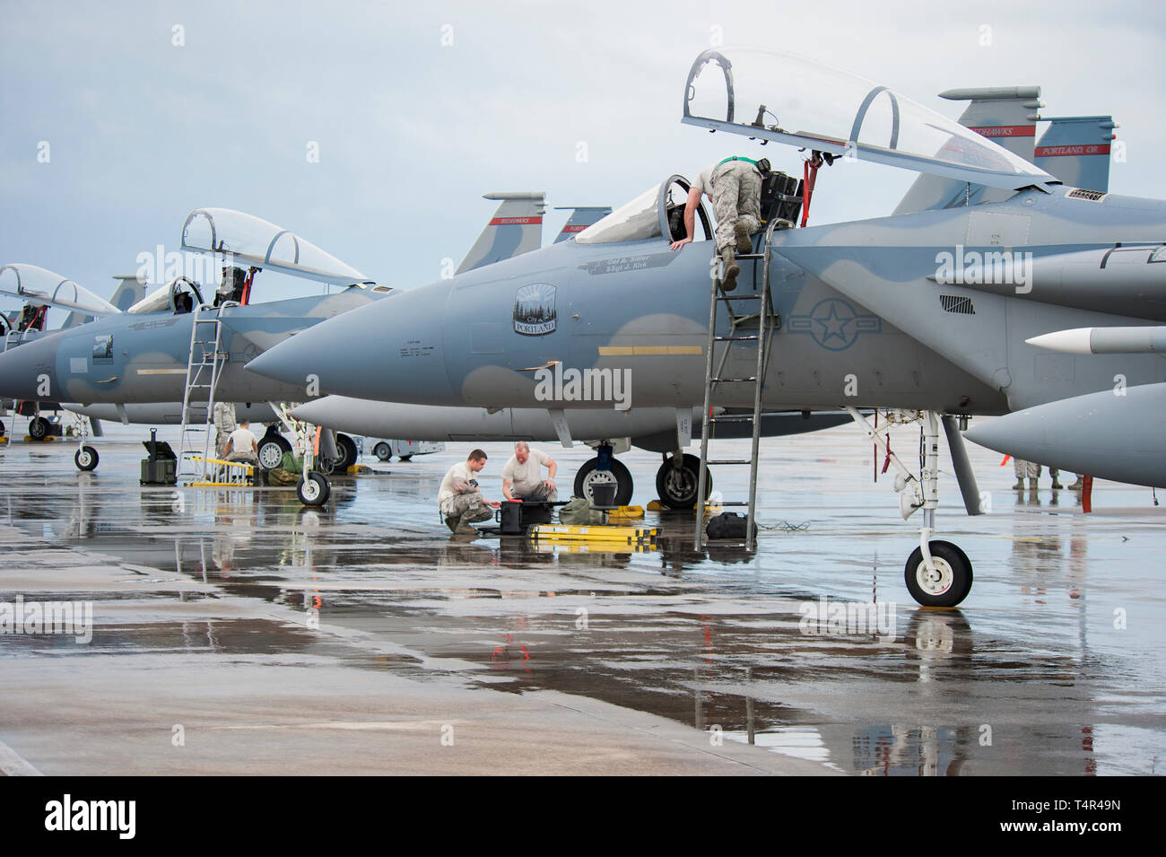 142nd aircraft maintenance squadron hi-res stock photography and images ...