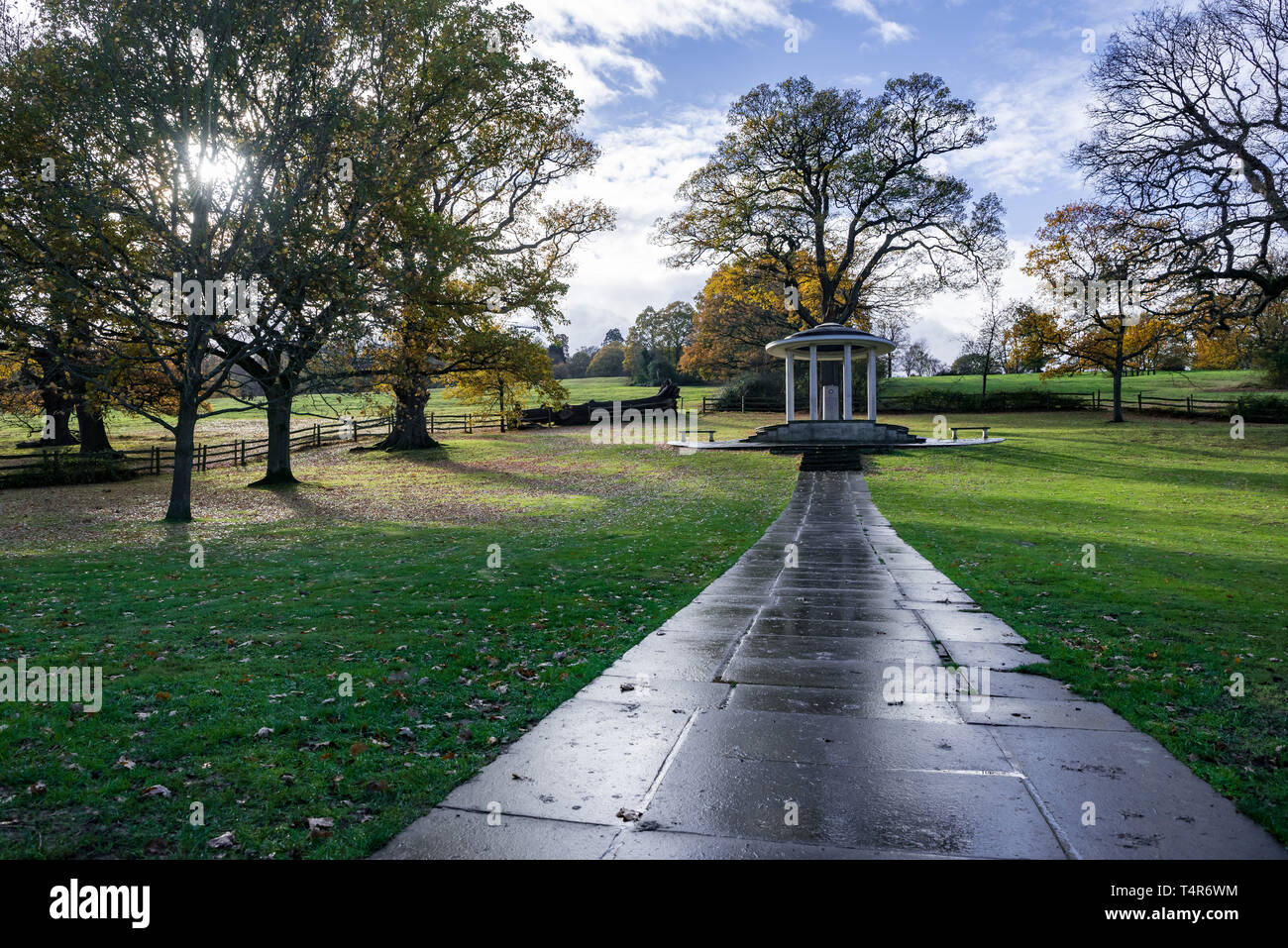 Kennedy Memorial, Runnymede Stock Photo - Alamy