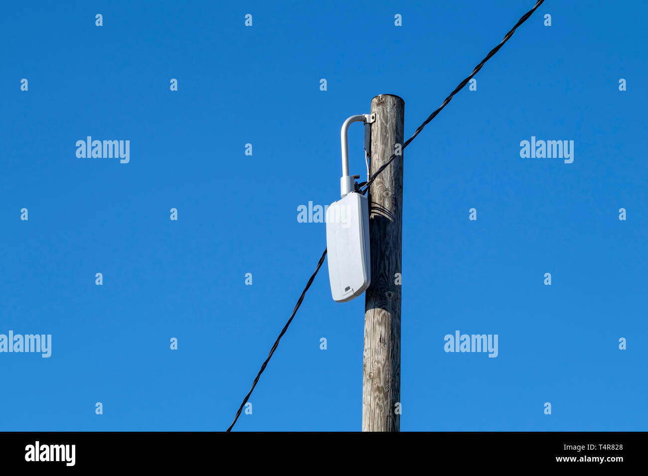 Broken streetlamp hi-res stock photography and images - Alamy