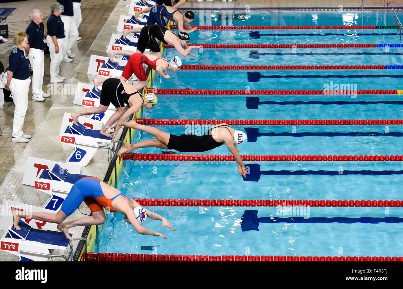 Flying start hi-res stock photography and images - Alamy